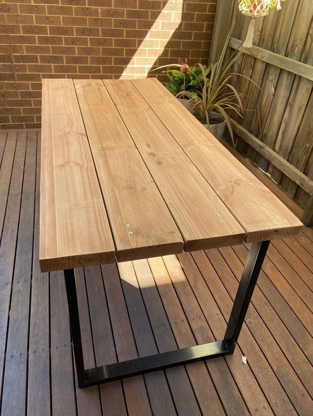 Out – Dining Table – decofurniturefactory.com
